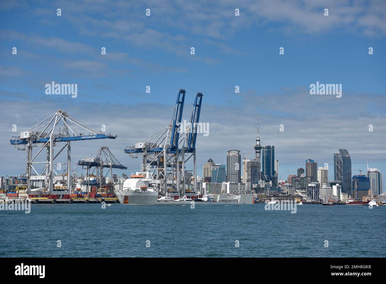 "Sinking ship" Yacht transprt vessel Yacht Express loading at Ports of ...