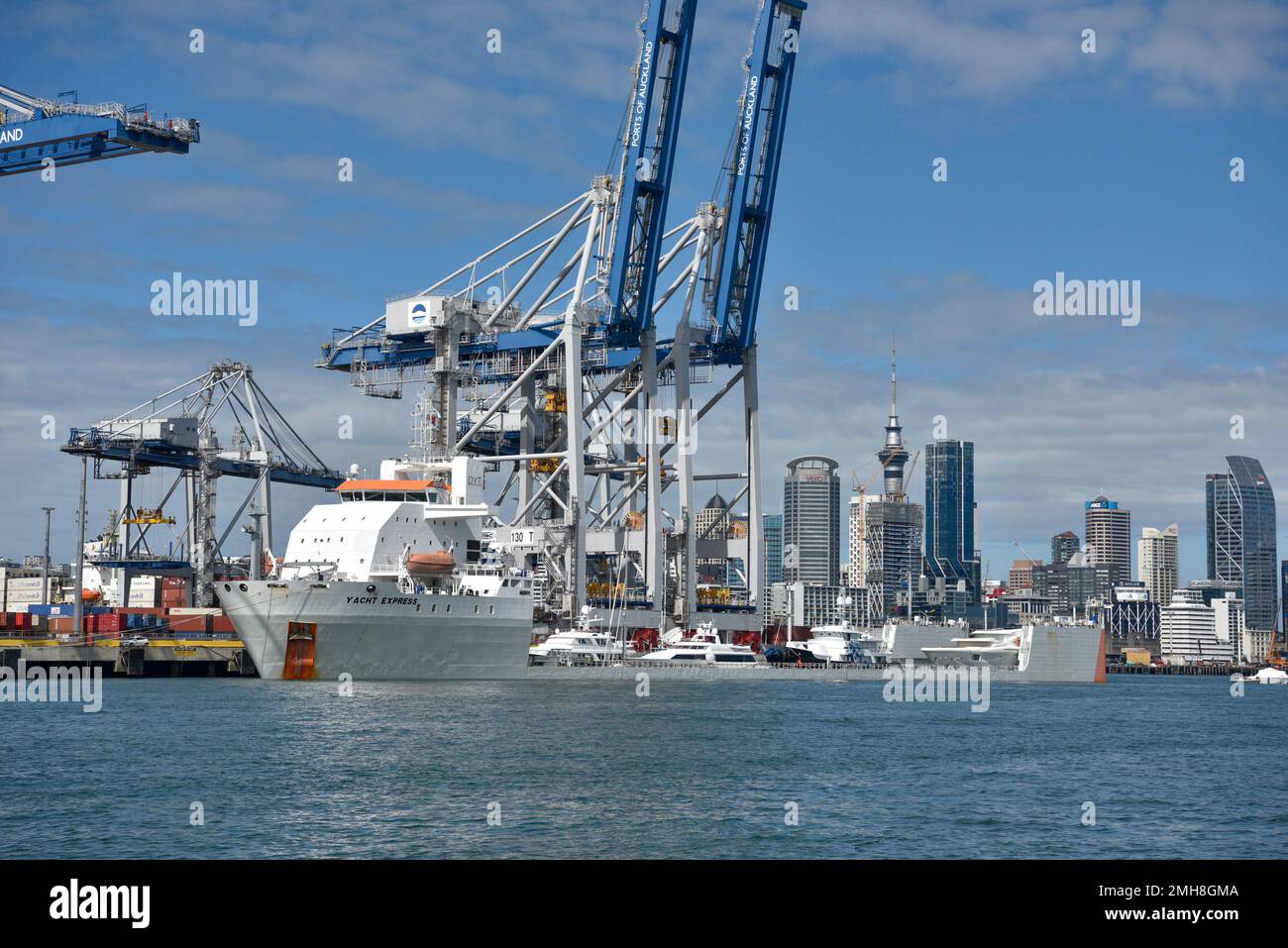 "Sinking ship" Yacht transprt vessel Yacht Express loading at Ports of ...
