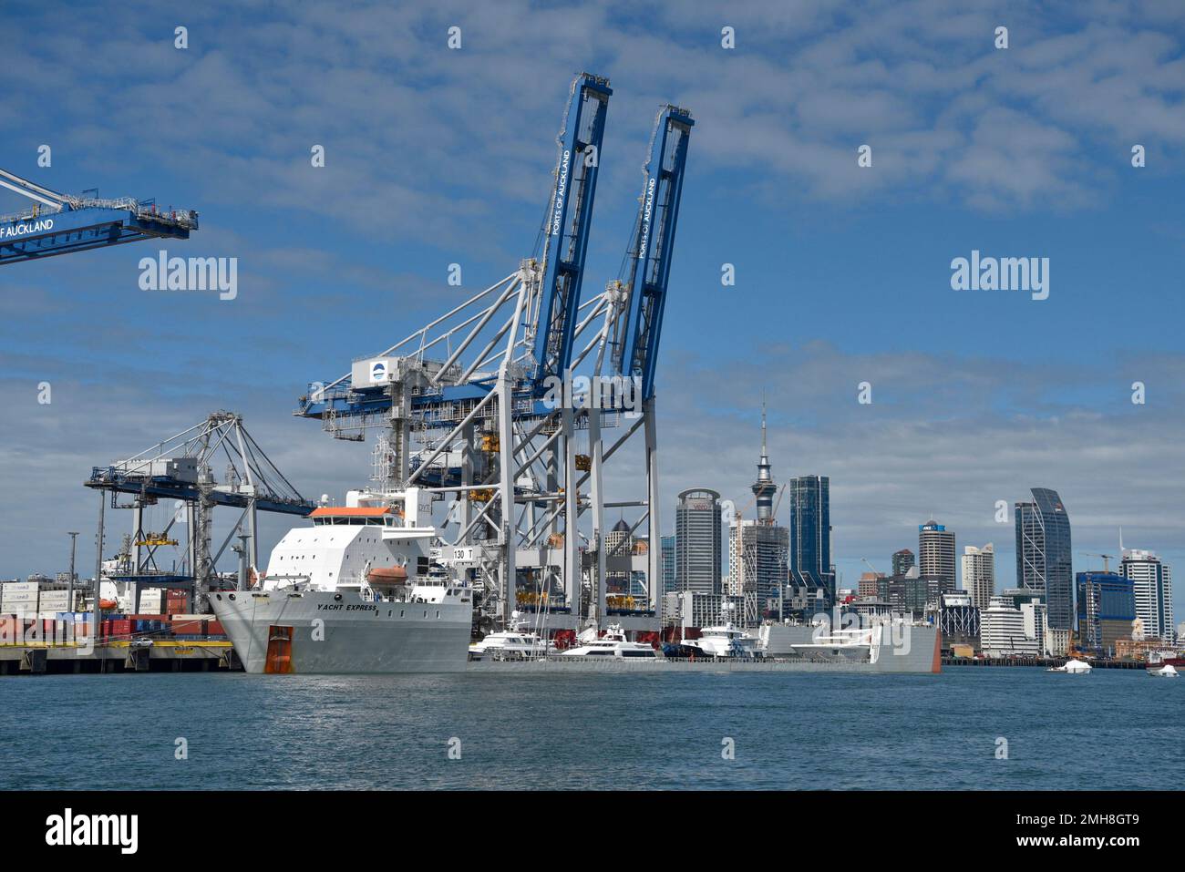 "Sinking ship" Yacht transprt vessel Yacht Express loading at Ports of ...