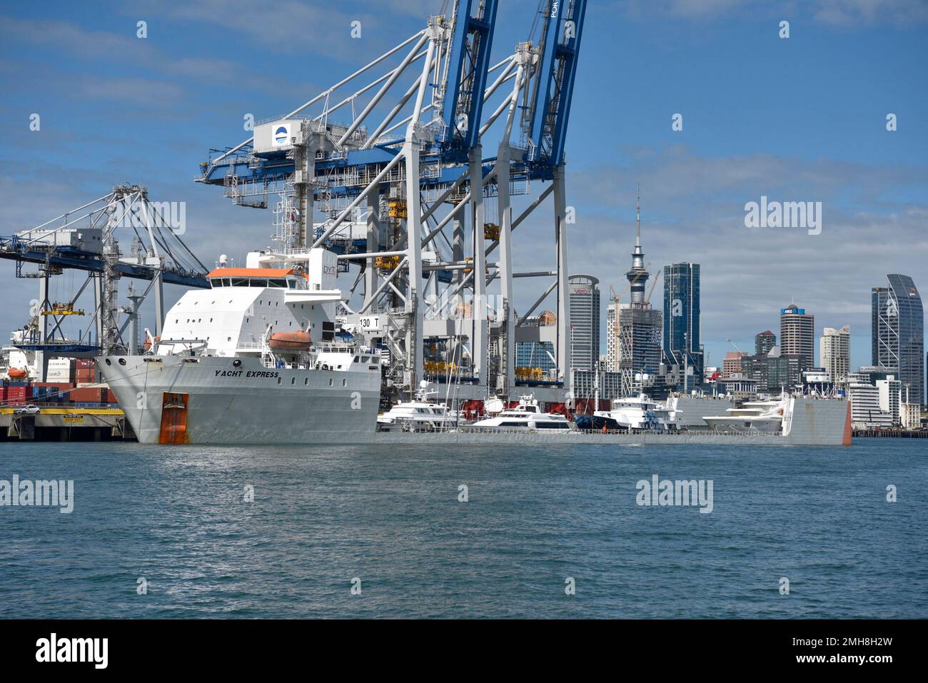 "Sinking ship" Yacht transprt vessel Yacht Express loading at Ports of ...