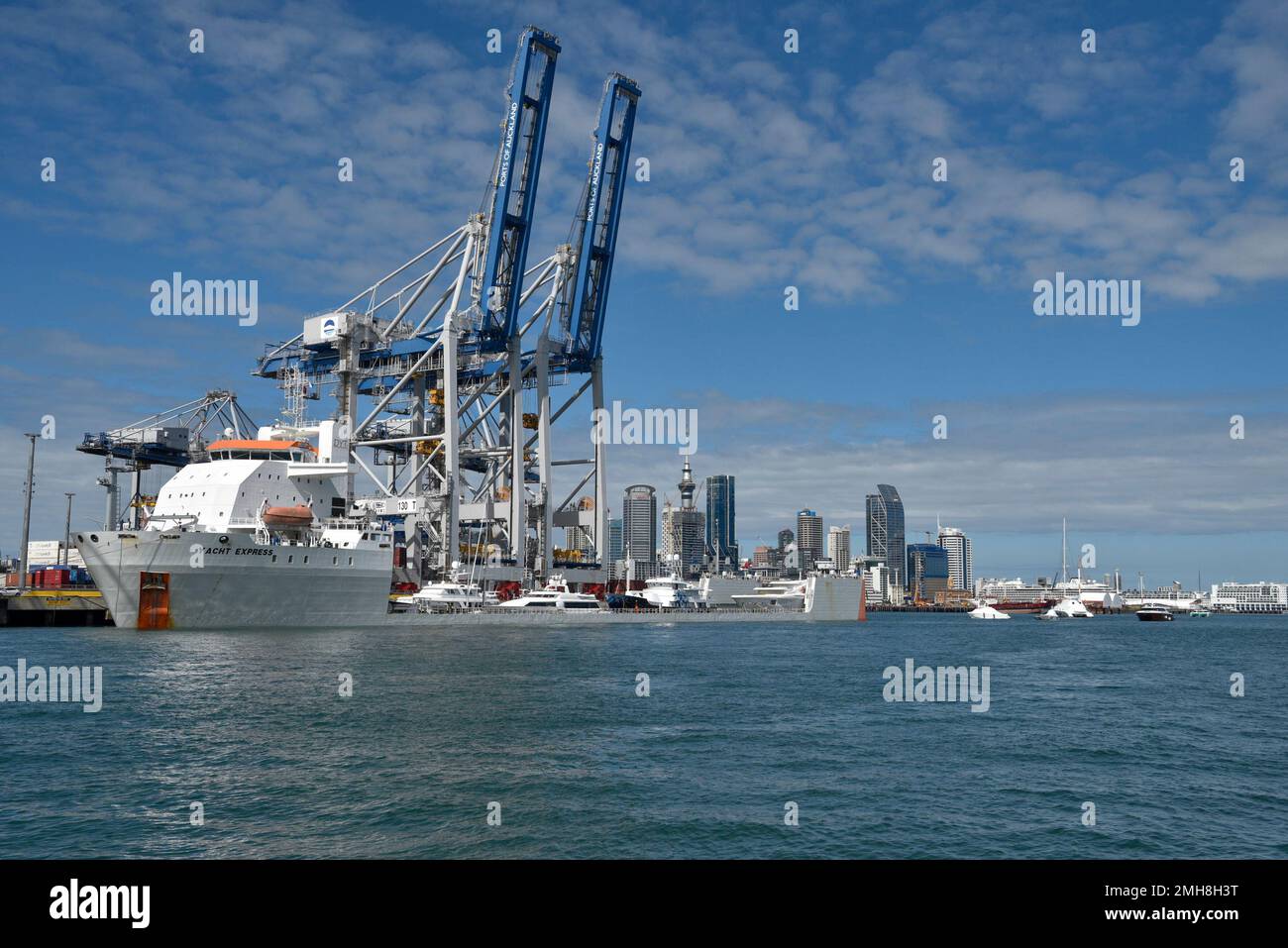 "Sinking ship" Yacht transprt vessel Yacht Express loading at Ports of ...
