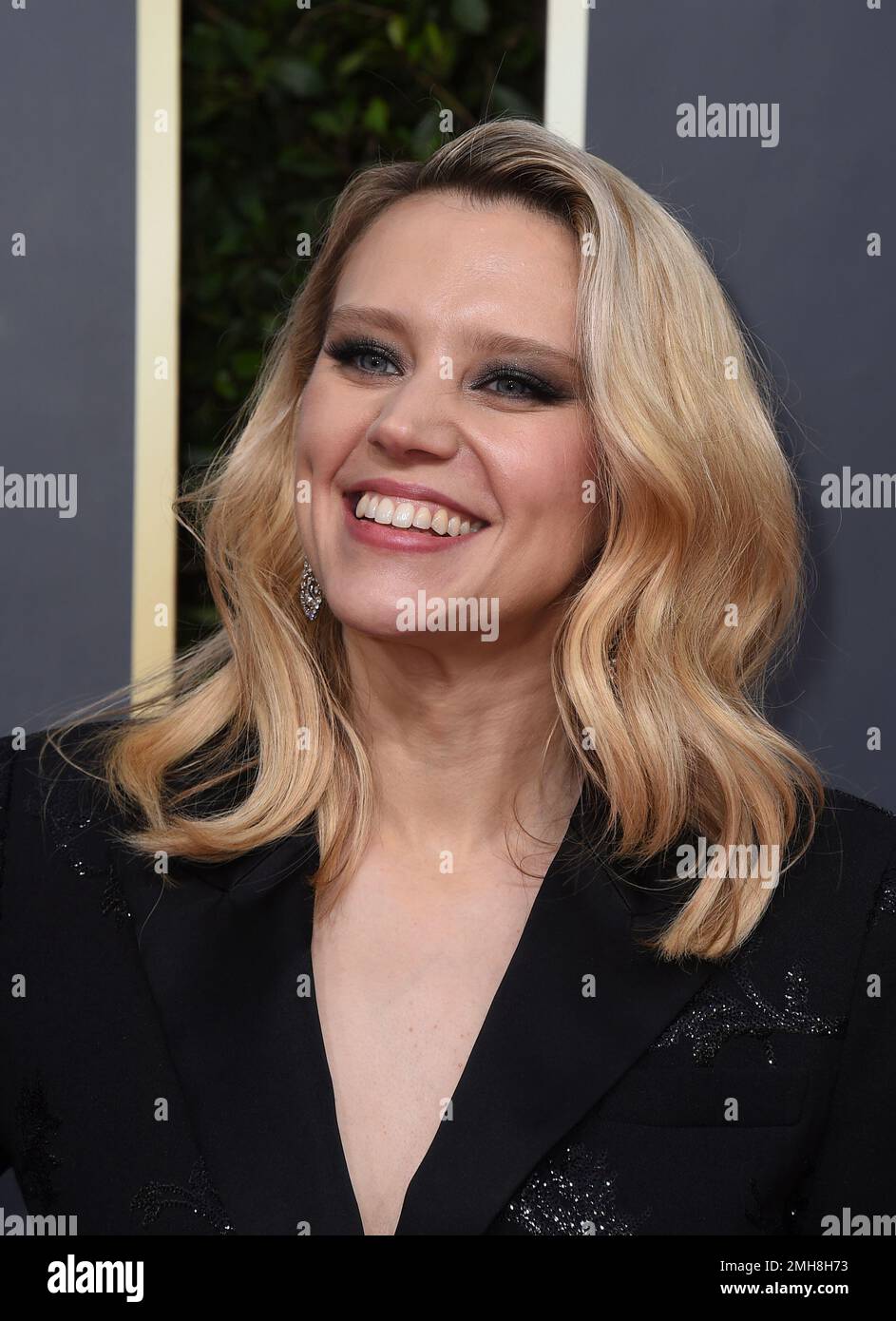 Kate McKinnon arrives at the 77th annual Golden Globe Awards at the ...