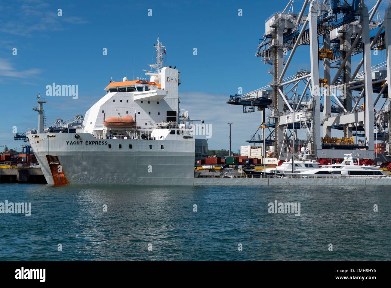 "Sinking ship" Yacht transprt vessel Yacht Express loading at Ports of ...