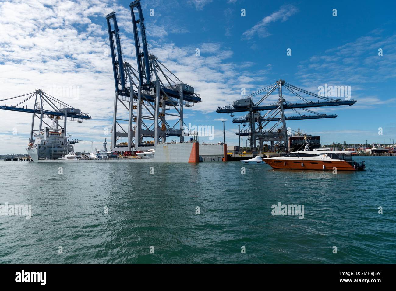 "Sinking ship" Yacht transprt vessel Yacht Express loading at Ports of ...