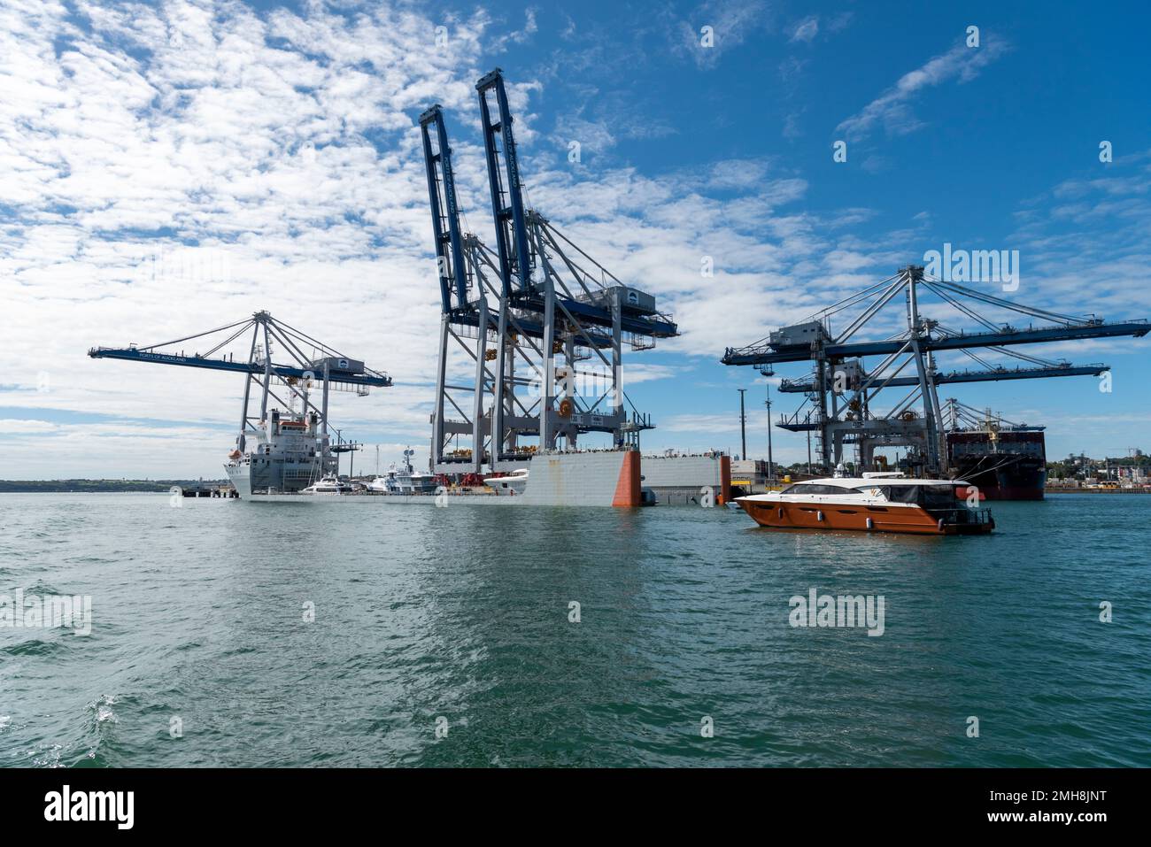"Sinking ship" Yacht transprt vessel Yacht Express loading at Ports of ...
