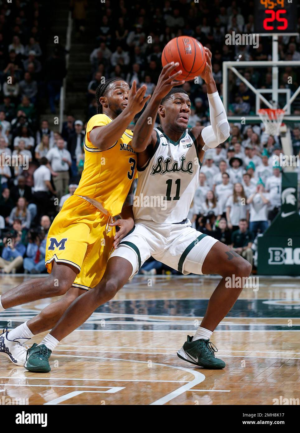 Michigan State's Aaron Henry, right, is pressured by Michigan's Zavier ...