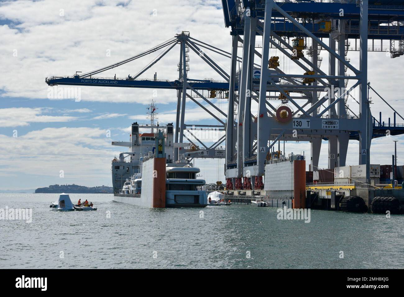"Sinking ship" Yacht transprt vessel Yacht Express loading at Ports of ...
