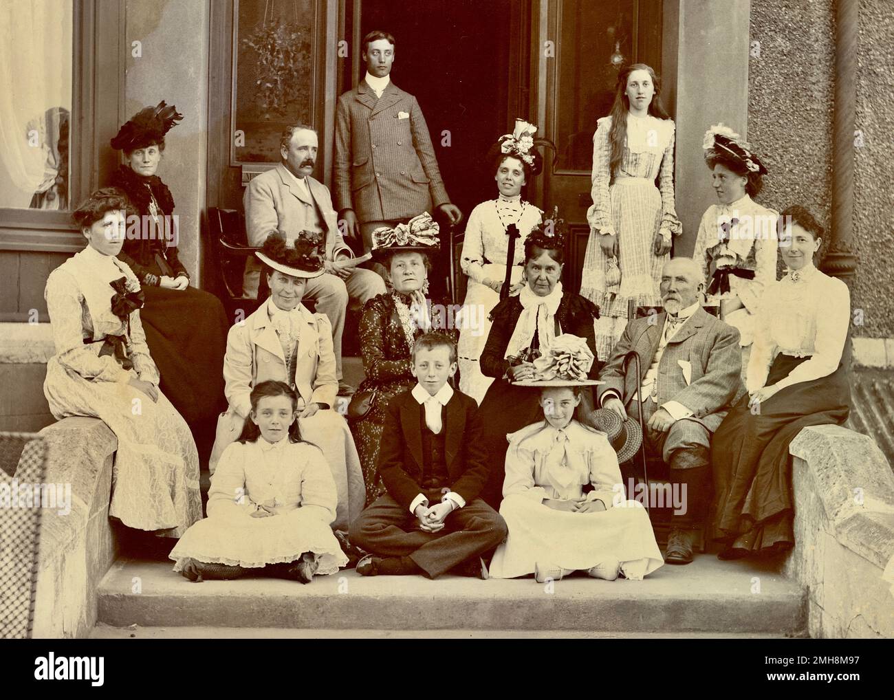 Early 1900s family portrait hi-res stock photography and images - Alamy