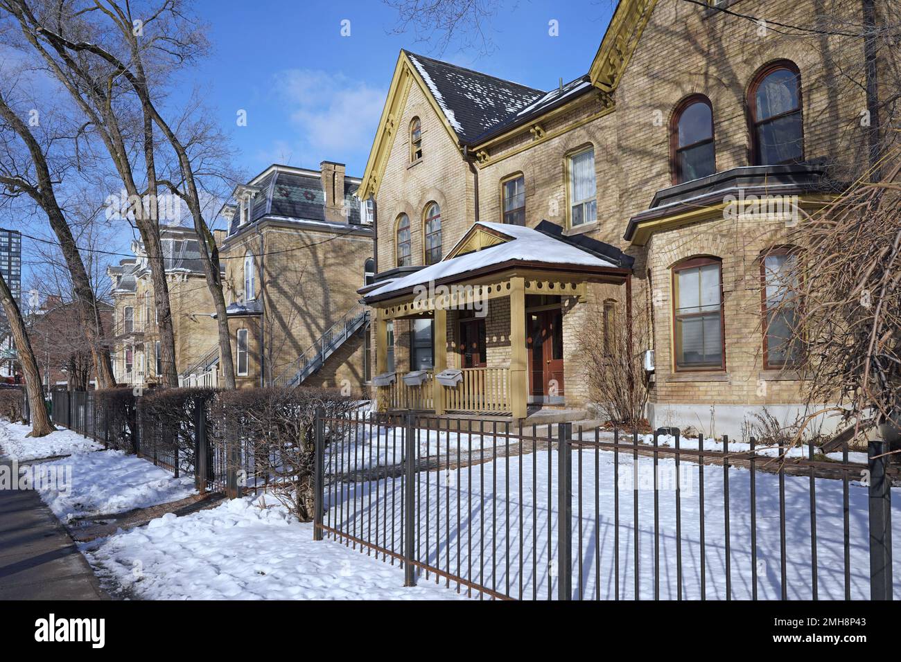 Yellow victorian house hi-res stock photography and images - Alamy