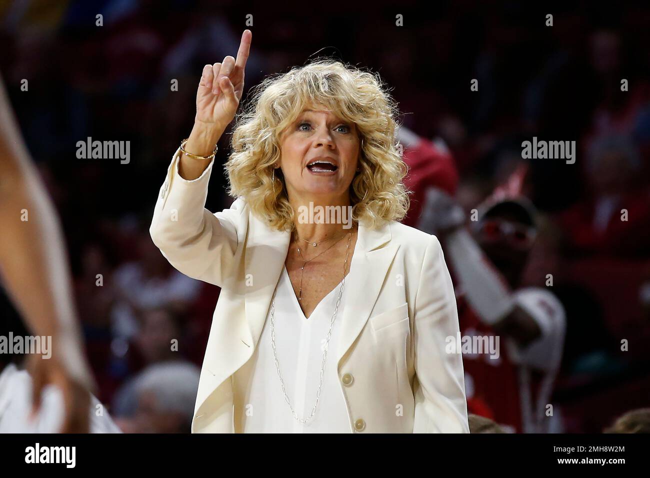 Oklahoma head coach Sherri Coale gestures in the first half of an NCAA ...