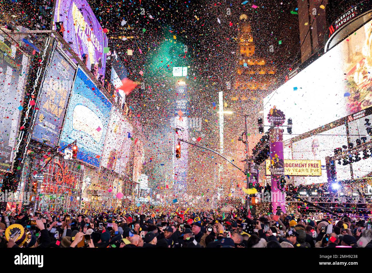 Confetti falls at midnight on the Times Square New Year's Eve ...