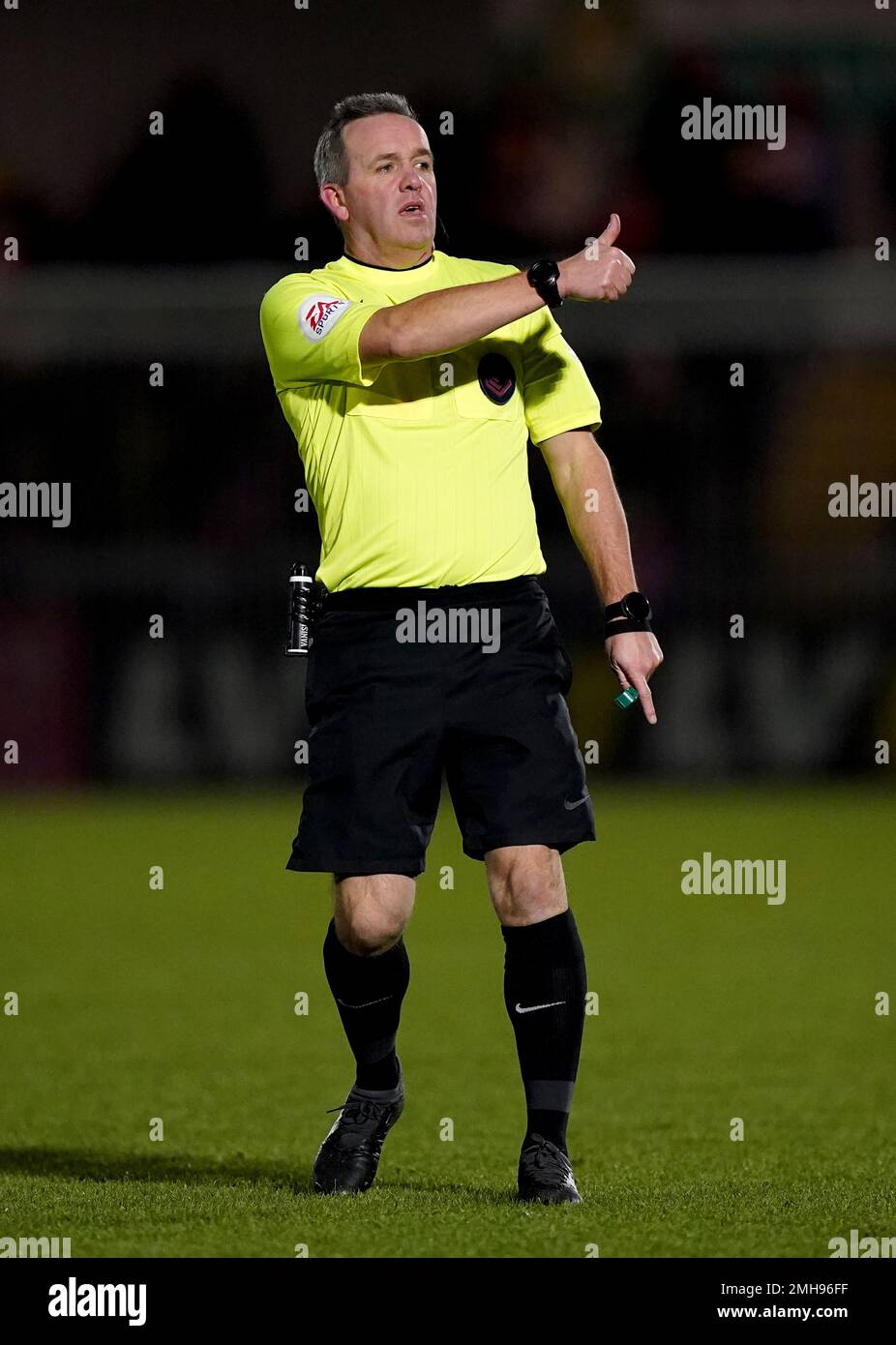Carl brook referee hi-res stock photography and images - Alamy