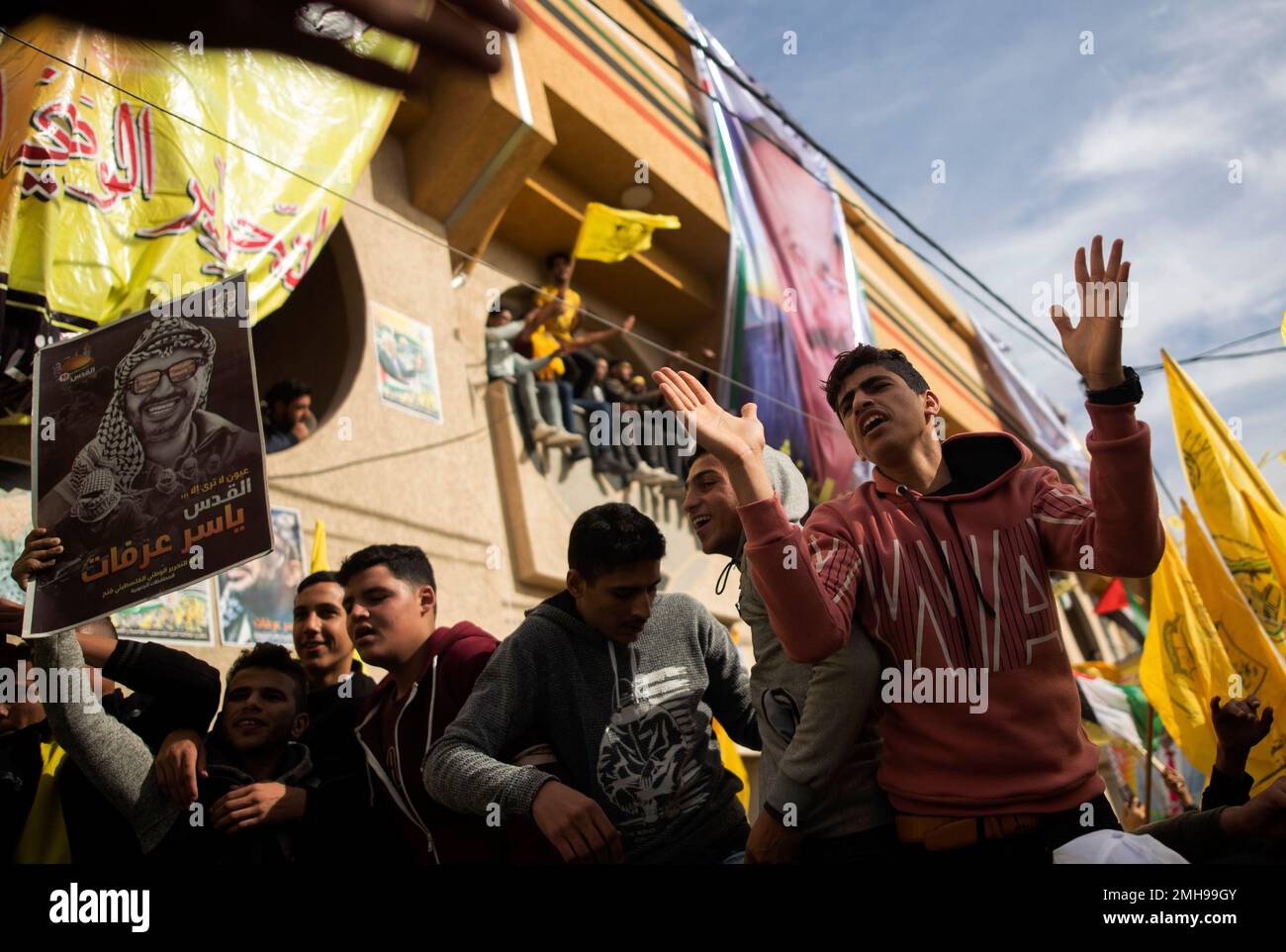 Palestinians celebrate the 55th anniversary of the Fatah movement ...