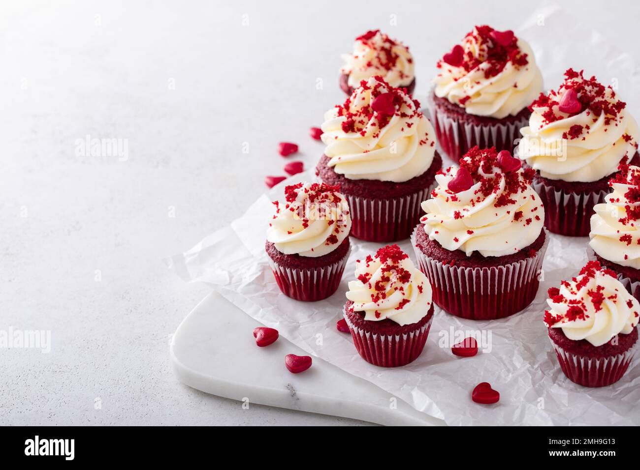 Red velvet cupcakes on a marble board Stock Photo - Alamy