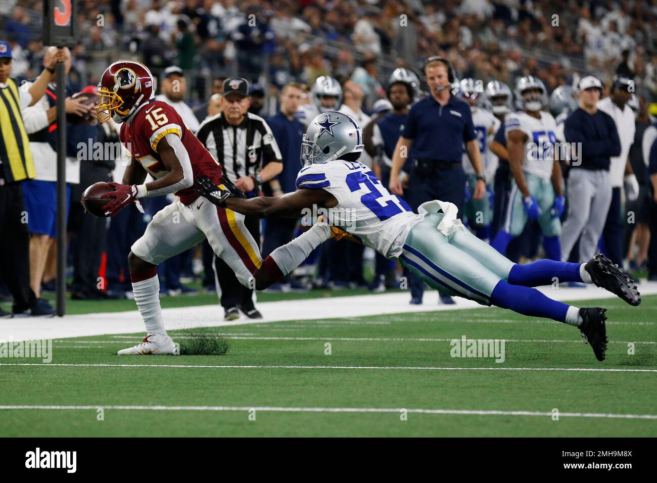 Washington Redskins wide receiver Steven Sims (15) in front of Dallas ...