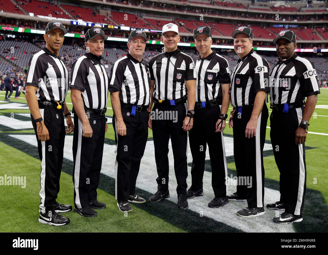 Officials, from left to right, field judge Jimmy Buchanan (86), back ...