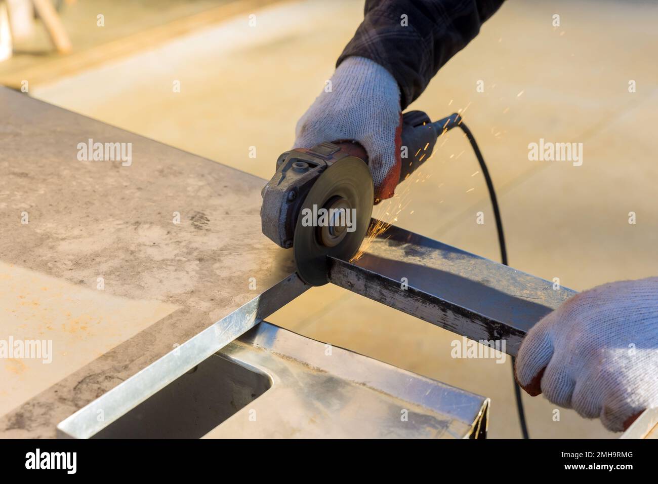 Grind grinder metalwork industry hi-res stock photography and images ...