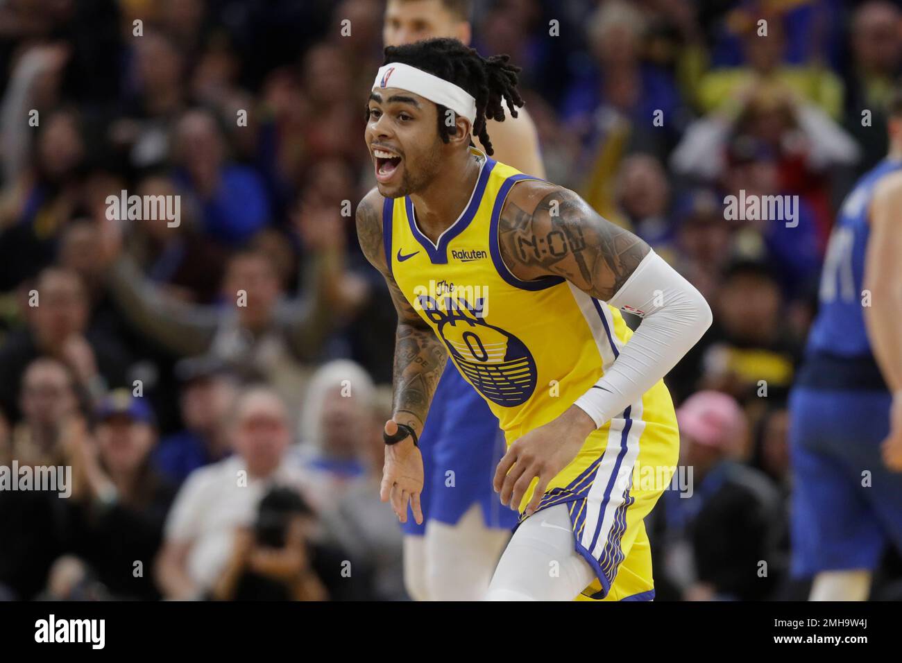 Golden State Warriors guard D'Angelo Russell (0) against the Dallas ...