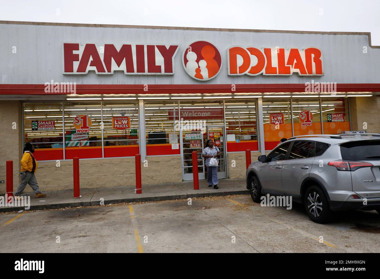 A marquee sign beckons customers to this Family Dollar story in Jackson ...