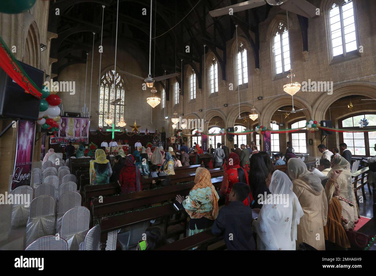 Pakistani Christians attend Christmas Mass at a church in Karachi ...