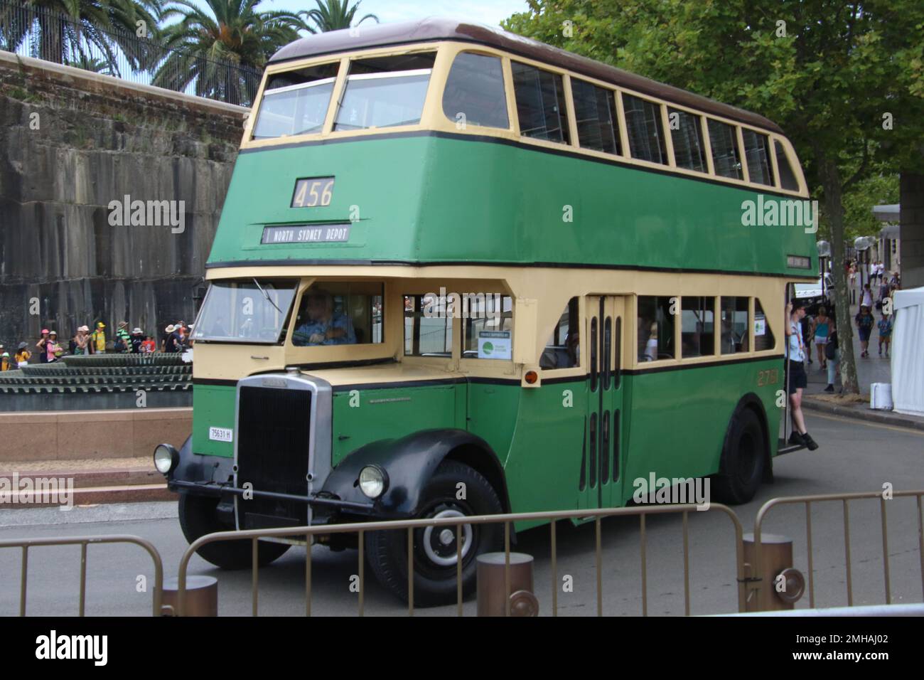 Vintage sydney bus hi-res stock photography and images - Alamy