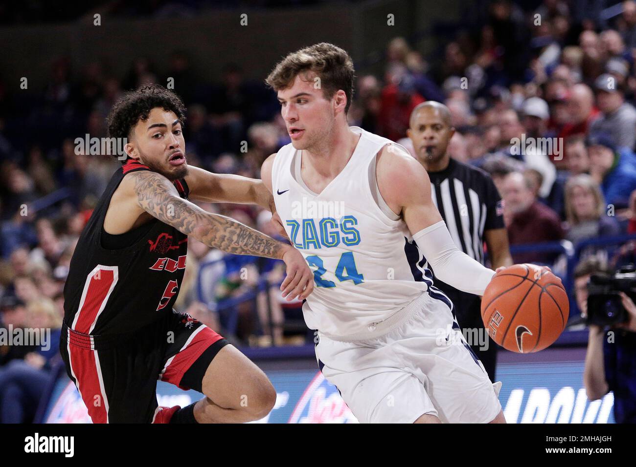 Gonzaga forward Corey Kispert (24) drives the ball while pressured by ...
