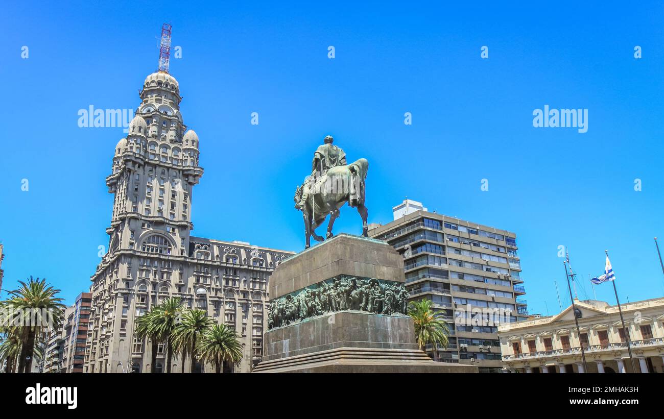 Independence square, Plaza del Independencia, city of Montevideo ...