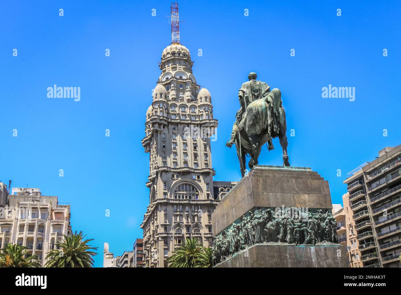 Plaza independencia montevideo people hi-res stock photography and ...