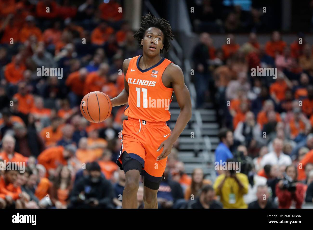 Illinois' Ayo Dosunmu brings the ball down the court during the first ...