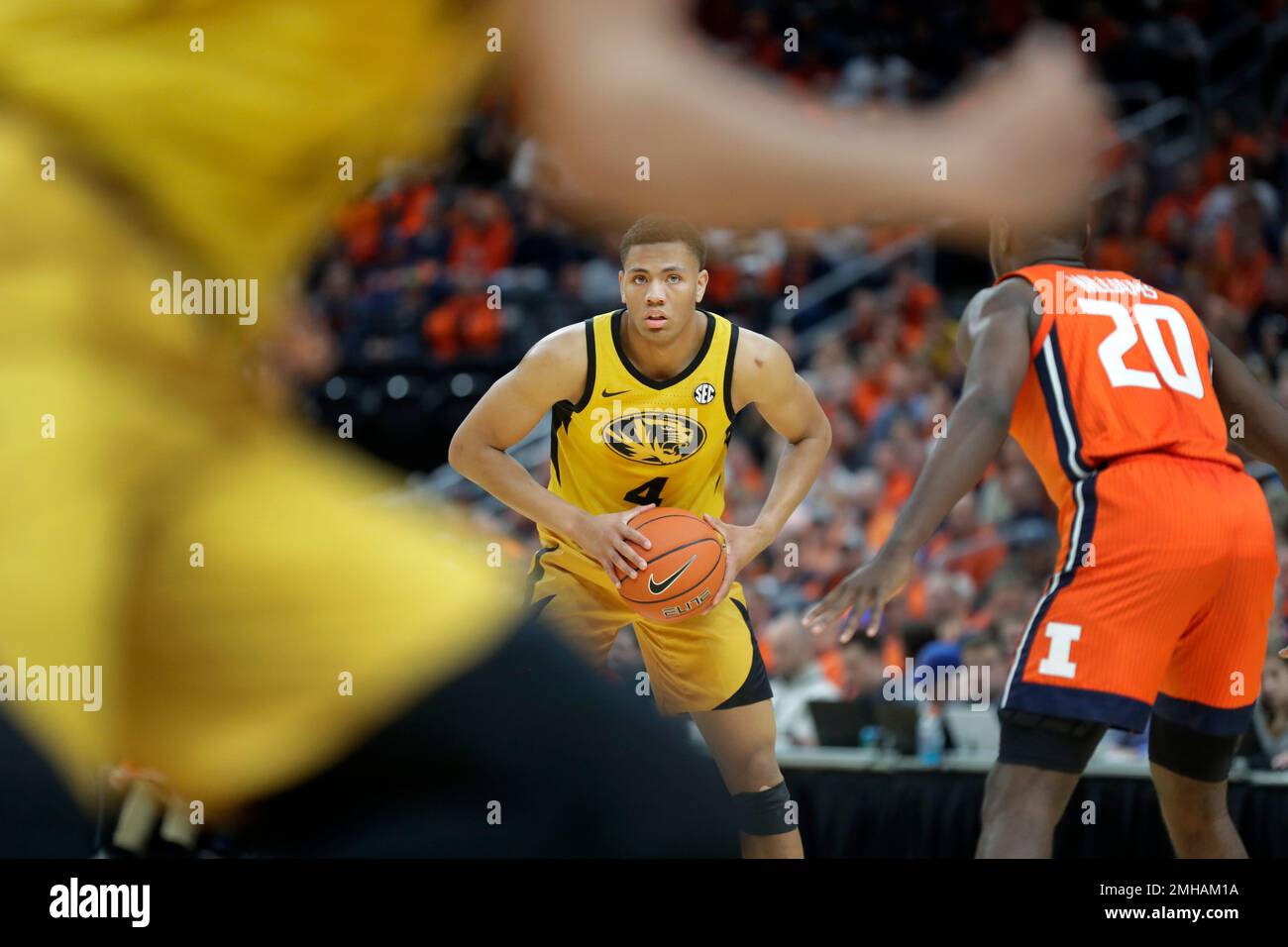 Missouri's Javon Pickett (4) looks to pass as Illinois' Da'Monte ...