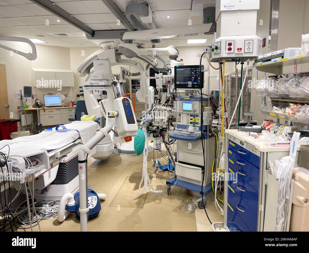 Hospital interior pastel hi-res stock photography and images - Alamy