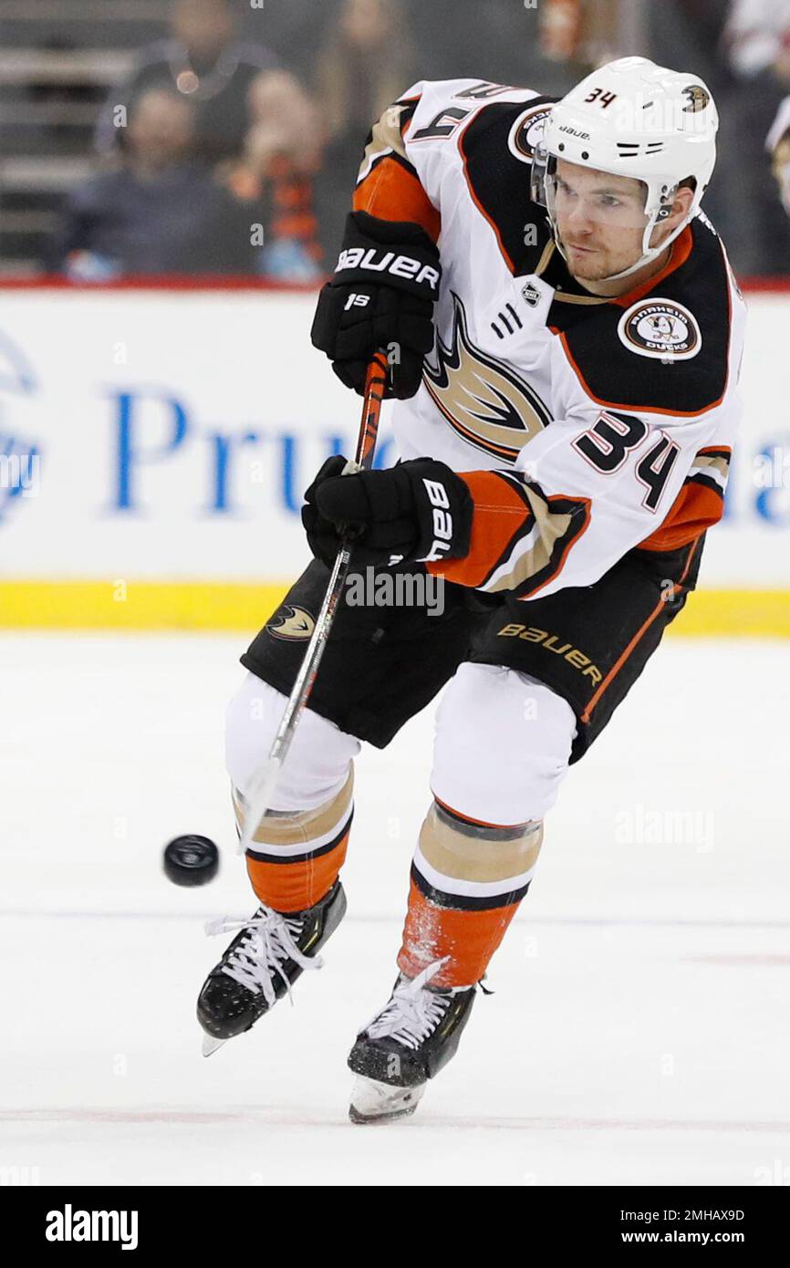 Anaheim Ducks center Sam Steel (34) during the first period of an NHL ...