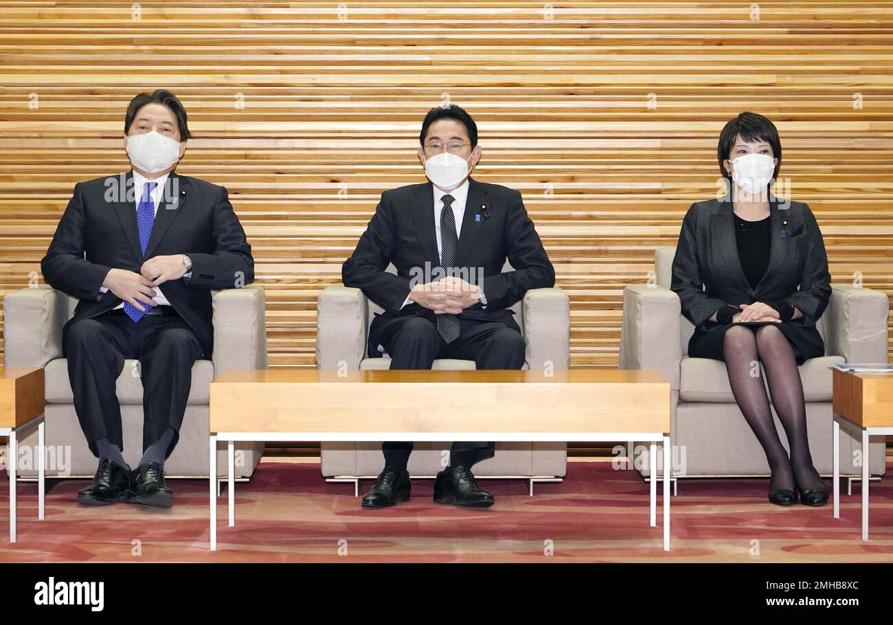 Japanese Prime Minister Fumio Kishida (C), pictured alongside Foreign ...
