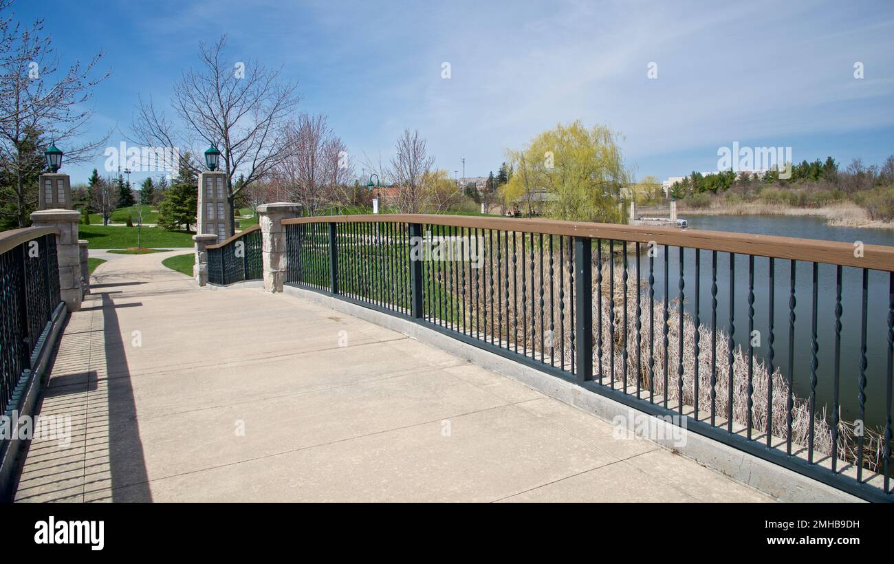 Bridge cross over hi-res stock photography and images - Alamy