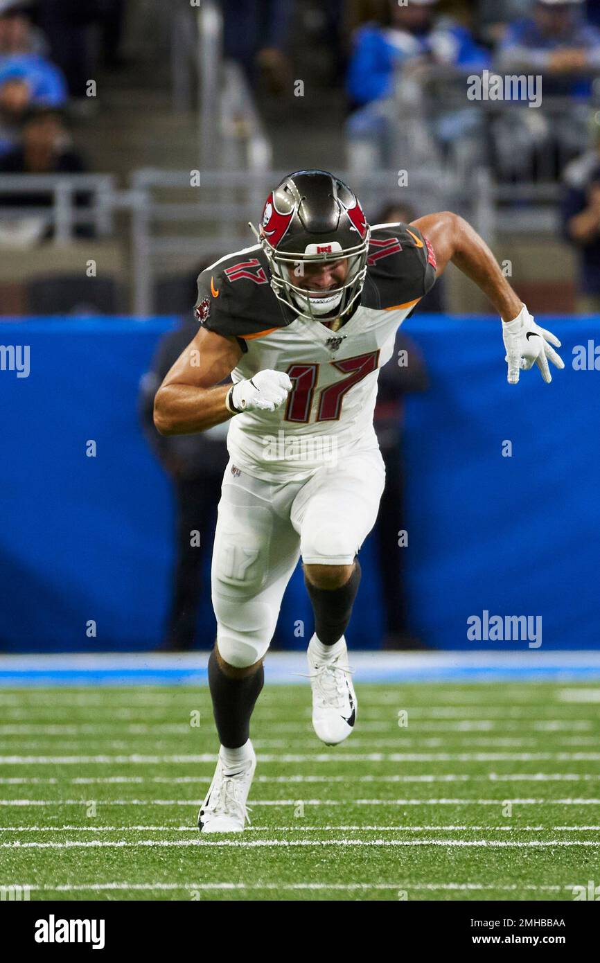 Tampa Bay Buccaneers wide receiver Justin Watson (17) runs a route ...