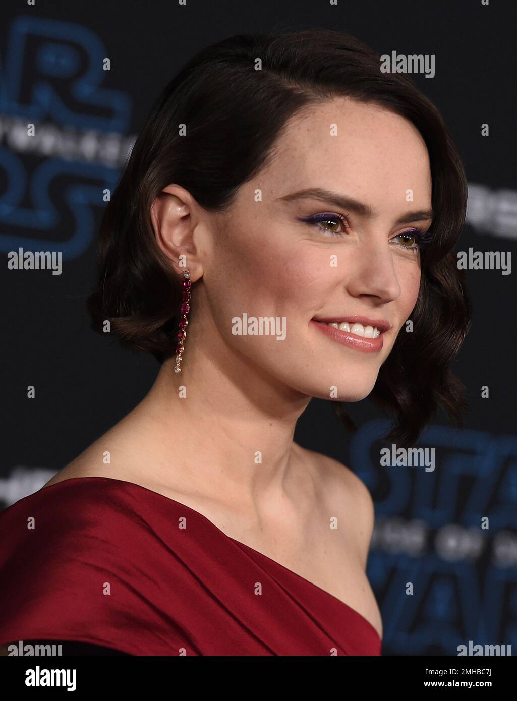 Daisy Ridley arrives at the world premiere of "Star Wars: The Rise of ...