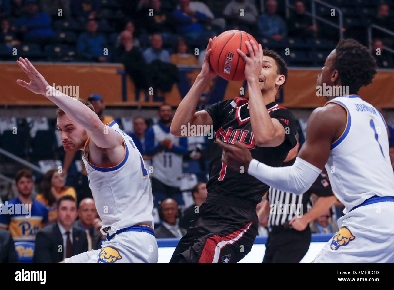 Northern Illinois's Trendon Hankerson, center, shoots between ...