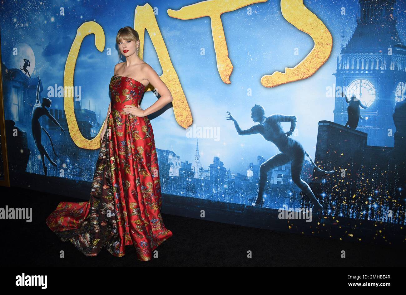 Taylor Swift attends the world premiere of "Cats," at Alice Tully Hall ...