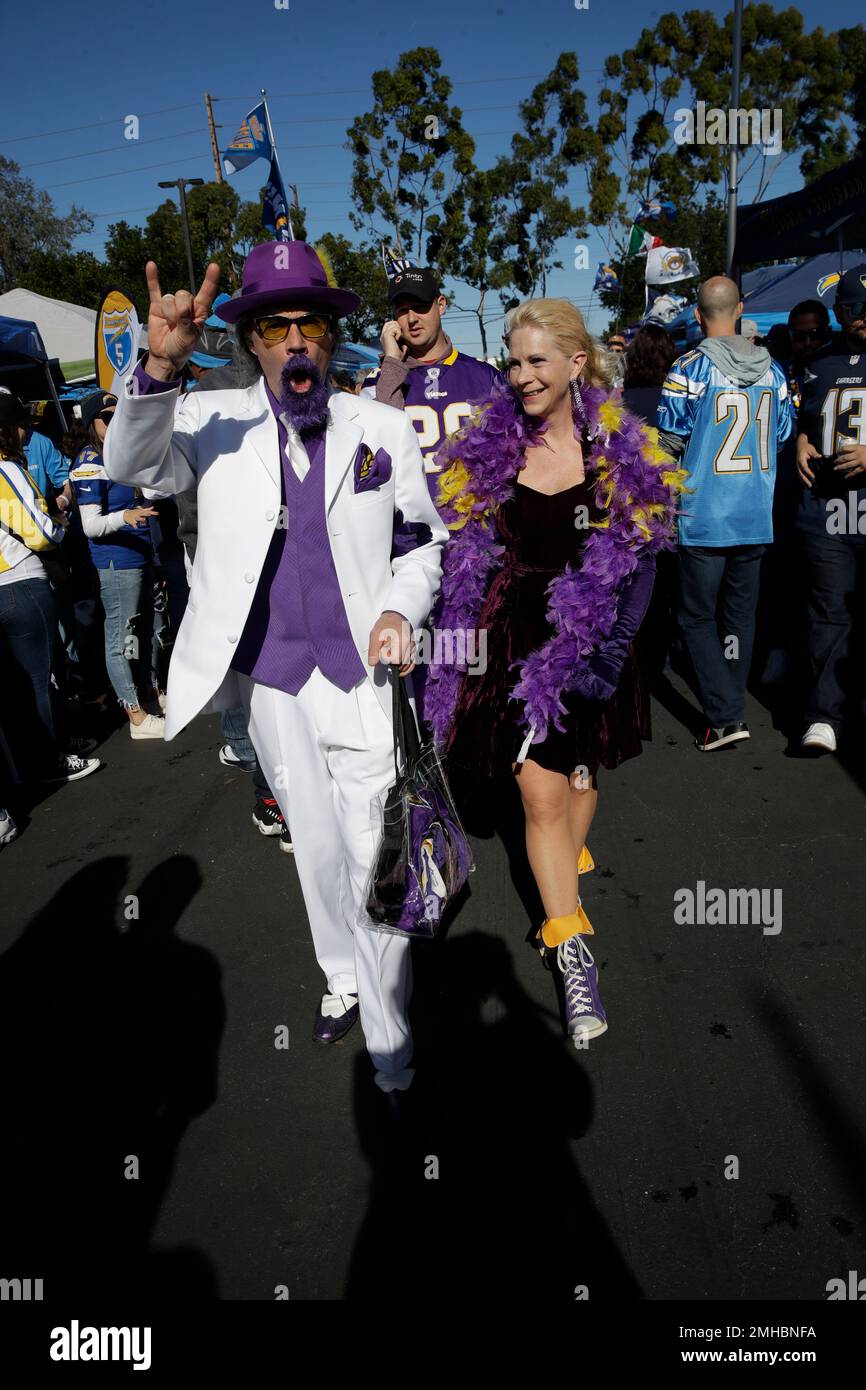 Minnesota Vikings fans arrive before an NFL football game against the ...