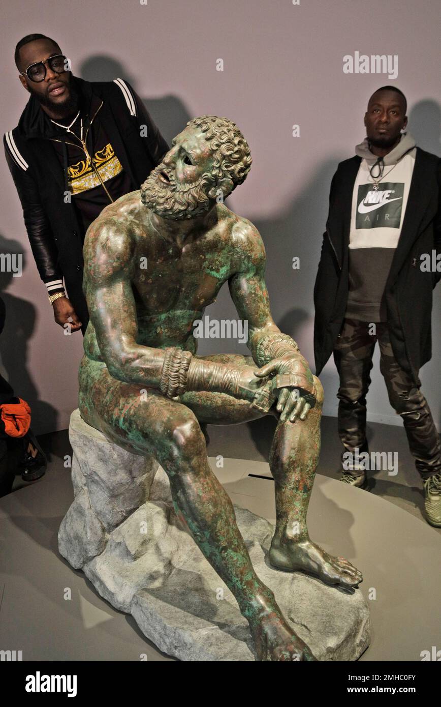 Heavyweight champion Deontay Wilder poses with bronze statue Boxer at ...