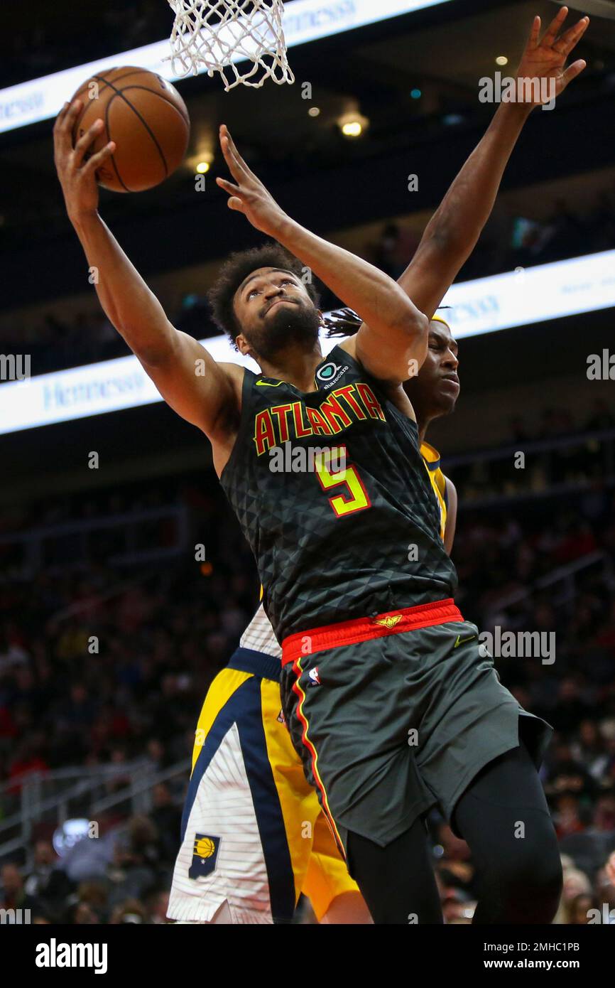 Atlanta Hawks forward Jabari Parker (5) shoots in the first half of an ...