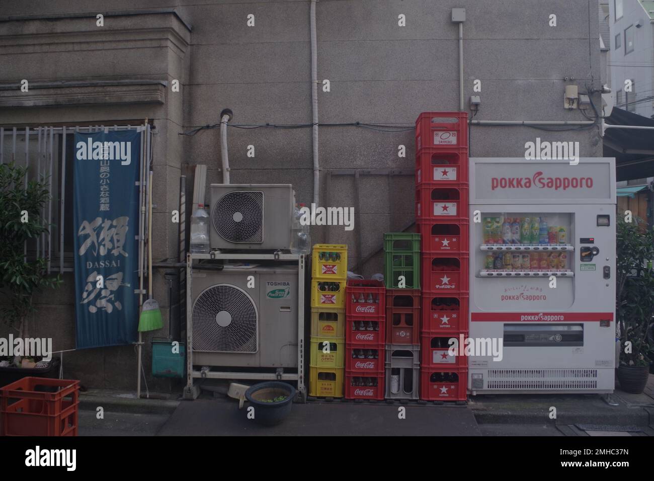 Tokyo street vending machine hi-res stock photography and images - Alamy