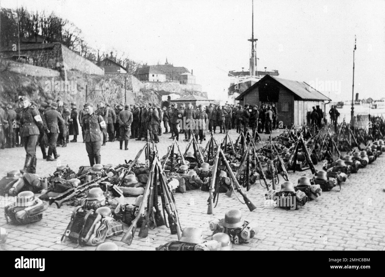 The German caption for this image says it shows the arrival of German ...