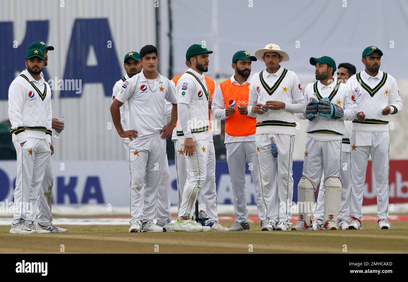 Pakistani players wait for the third umpire decision on the dismissal ...