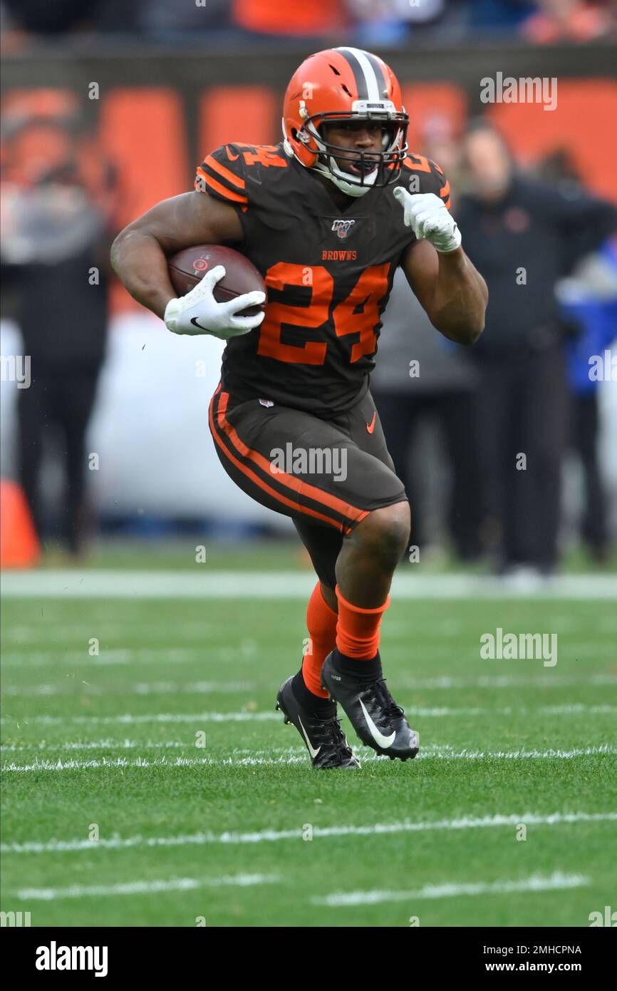 Cleveland Browns running back Nick Chubb (24) runs with the ball during ...