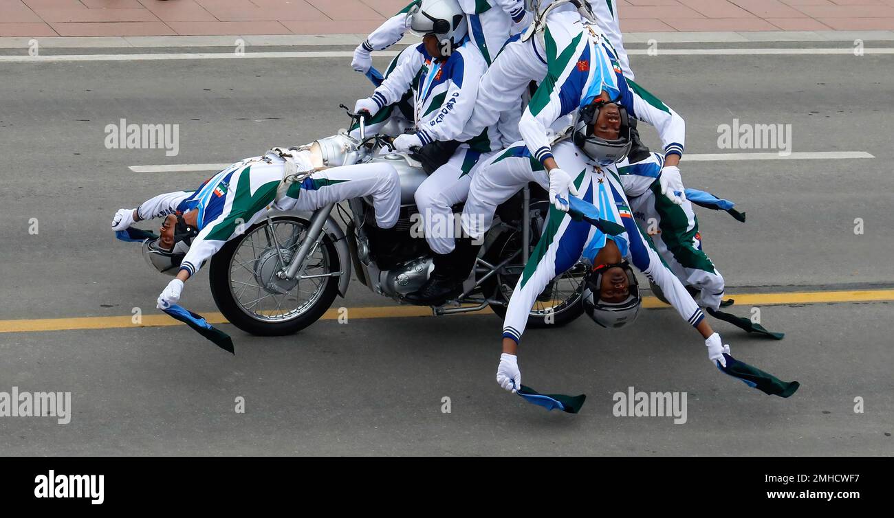 New Delhi, India. 26th Jan, 2023. Indian Army ITBP Daredevil team show ...