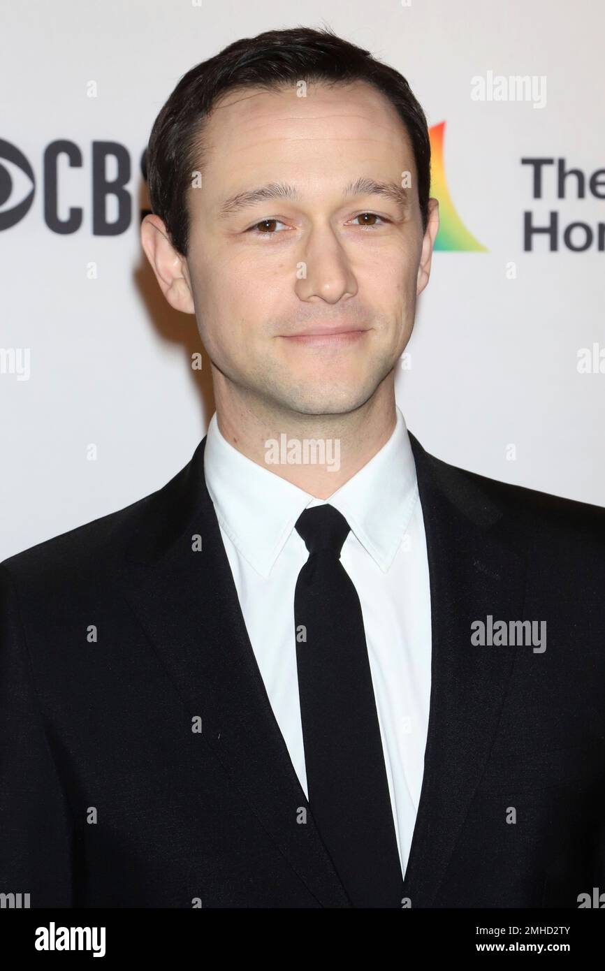 Joseph Gordon-Levitt attends the 42nd Annual Kennedy Center Honors at ...