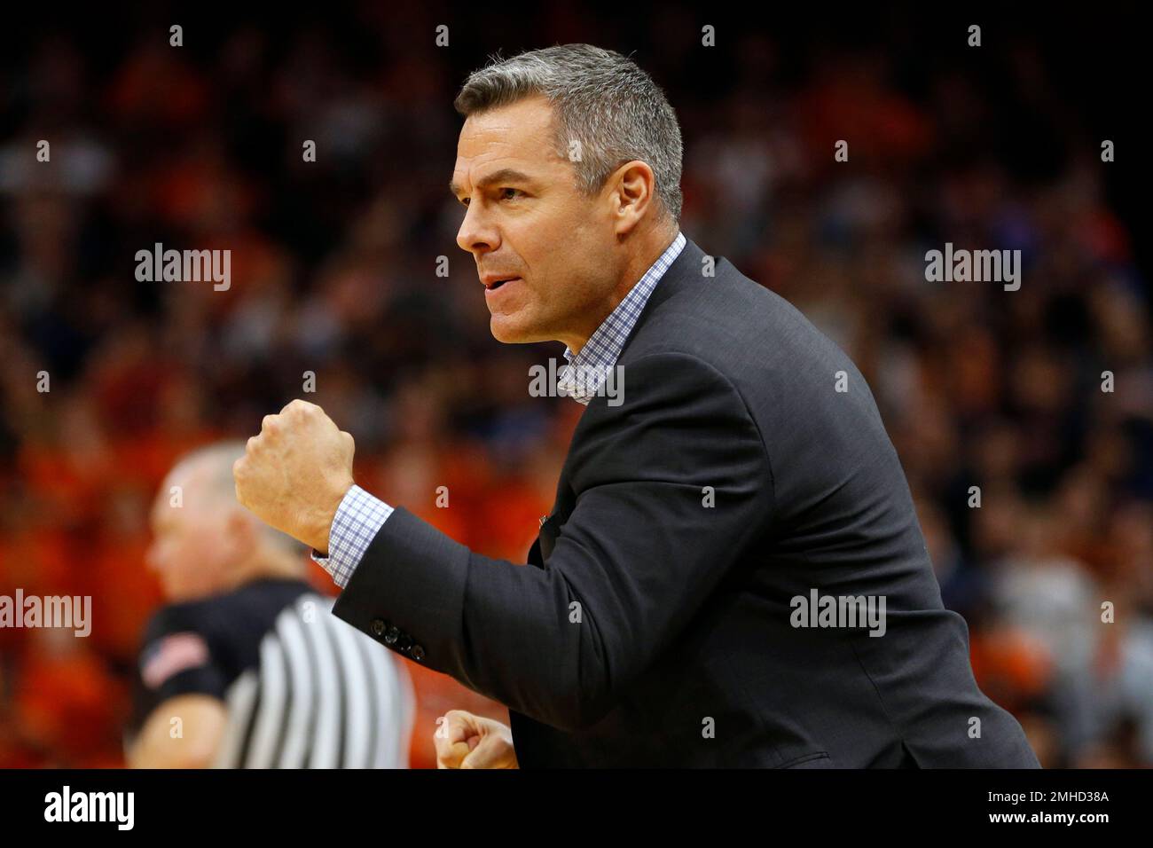 RETRANSMISSION TO CORRECT CITY - Virginia head coach Tony Bennett ...