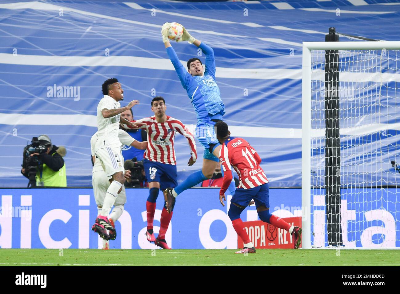 Madrid, Spain. 26th Jan, 2023. Goalkeeper Thibaut Courtois (2nd R) of ...