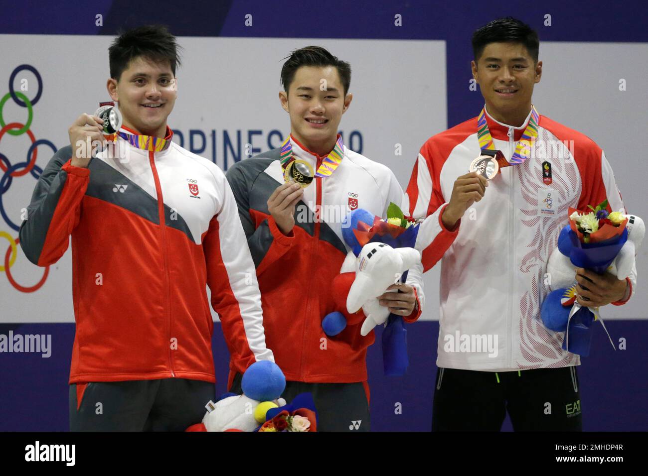 Gold medalist Singapore's Tzen Wei Teong, center, poses with silver ...